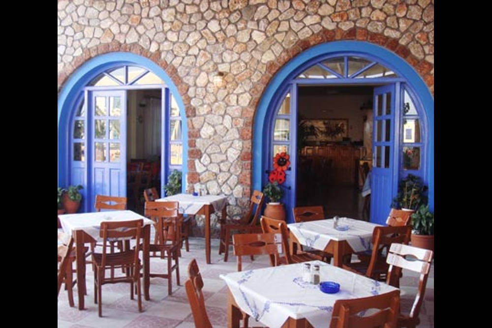 Dimitris Pool Tavern - Santorini Dimitris